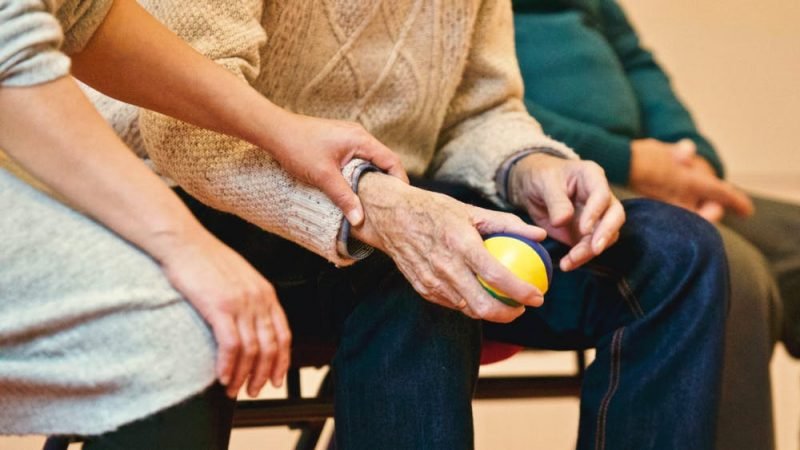THE BENEFITS OF HEALTH INSURANCE AND WHY YOU BADLY NEED ONE IMMEDIATELY